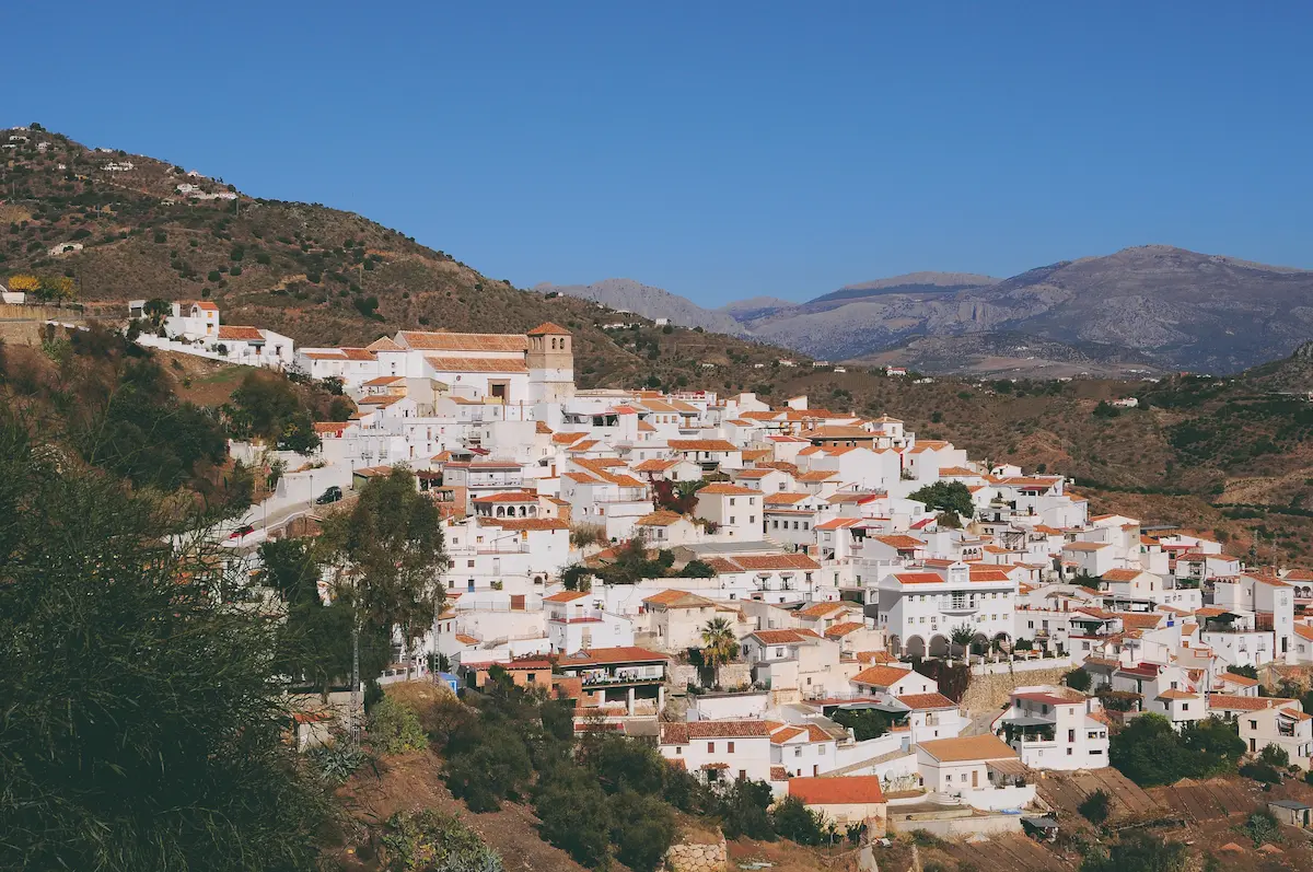 Guía completa de Cútar (Málaga) | CarGest